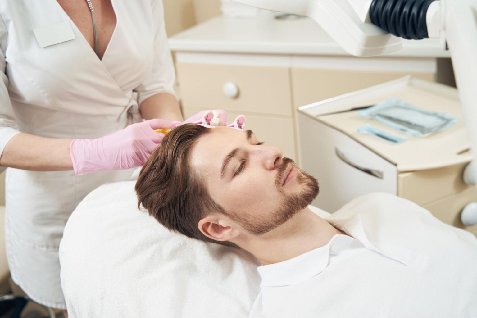 ¿Cómo marcar la mandíbula sin cirugía y con ácido hialurónico?